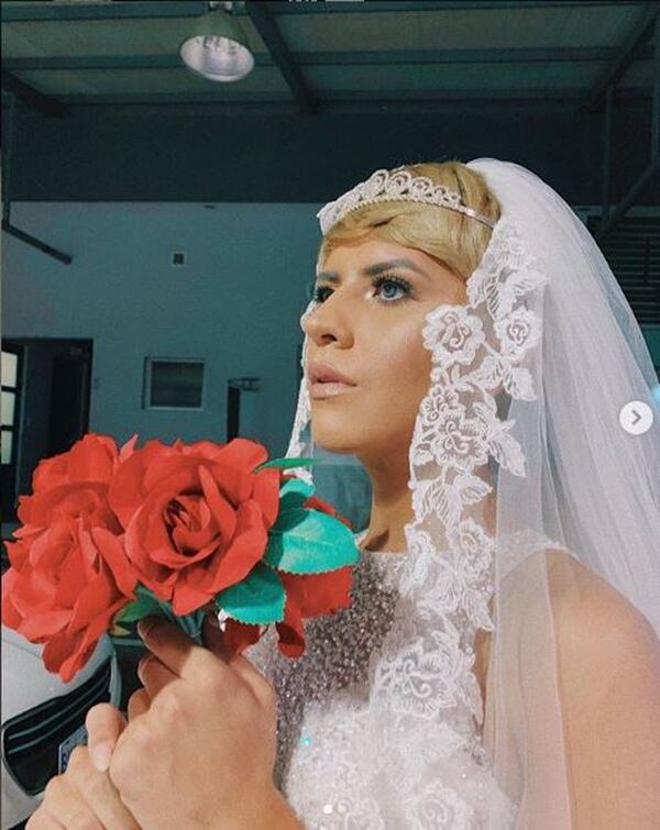 Alex Badilla siguió los pasos de famosas que se casaron con ellas ...