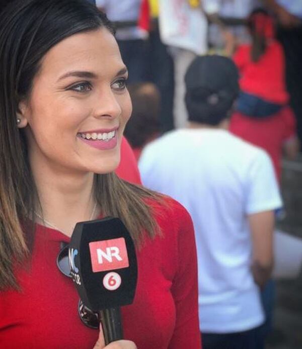Periodista Jennifer Segura salió bien molesta del estadio manudo ...