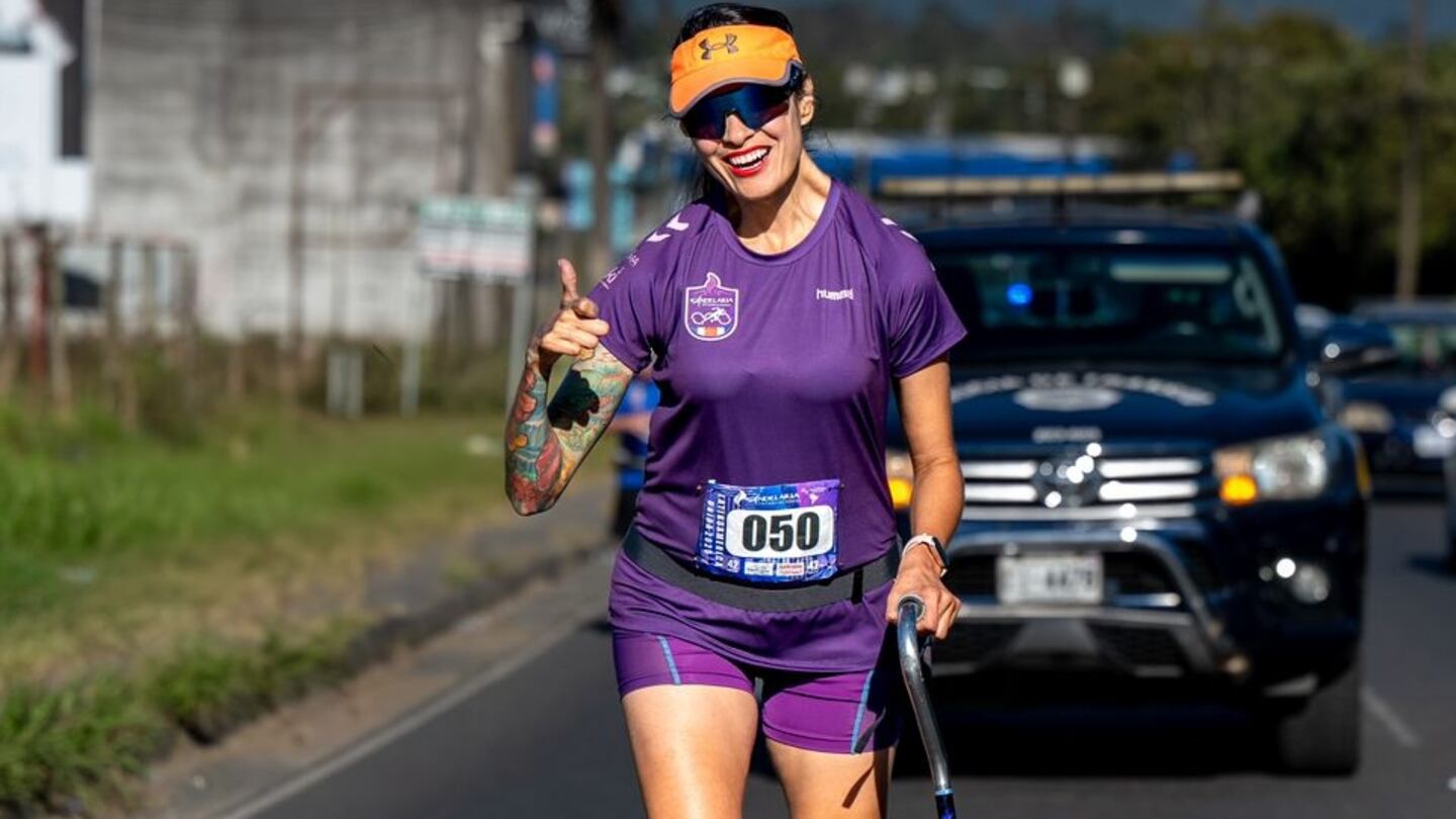 La inspiradora historia de la tica que le dijeron que no caminaría más ...