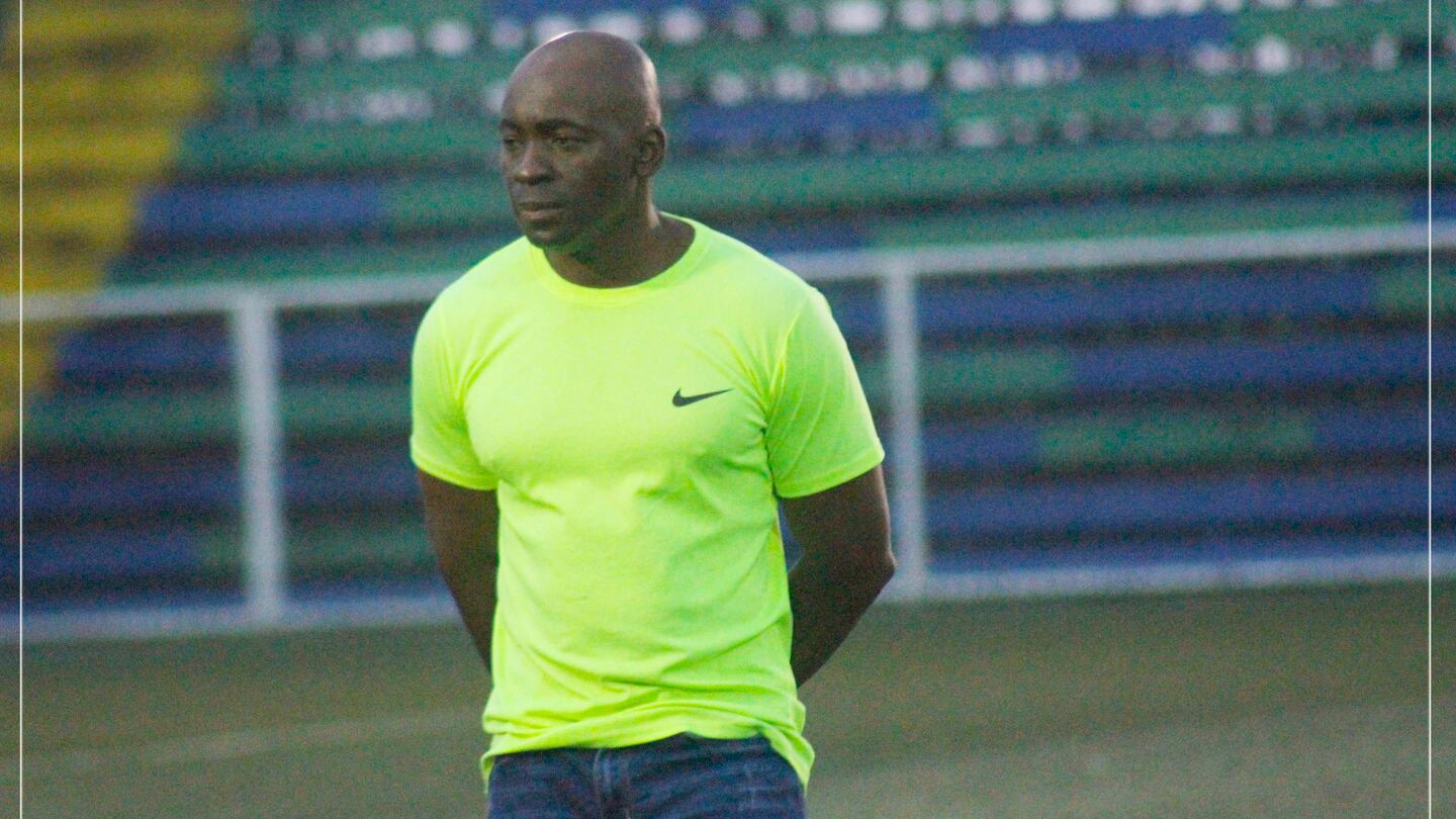 Try Benneth no tuvo piedad con sus jugadores de un equipo de Linafa ...