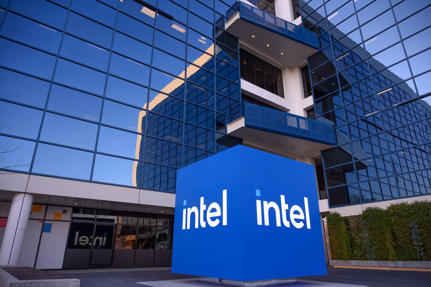 Intel recortará empleos incluidos los niveles gerenciales | La Teja