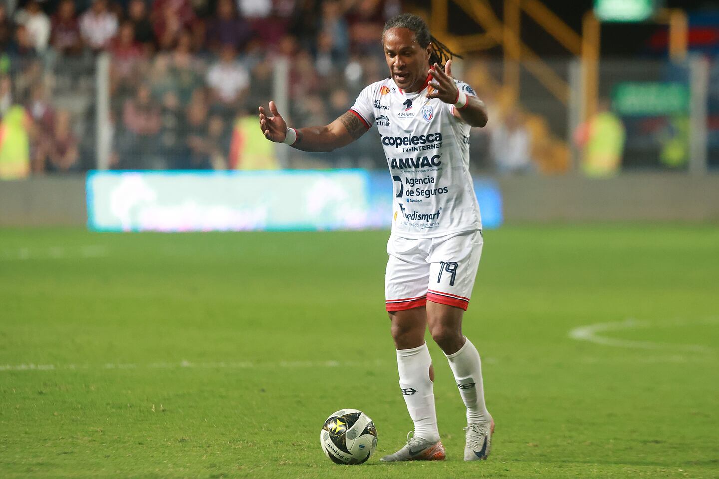 Henry Bejarano aclaró si el gol del jugador Jonathan McDonald estuvo ...