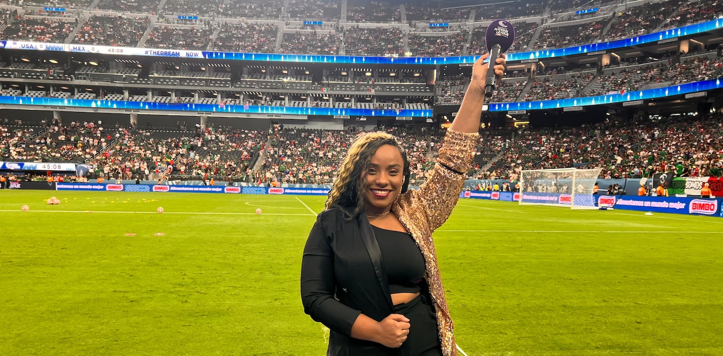 Locutora tica Rose Davis animó inauguración de la Copa Oro y se prepara ...