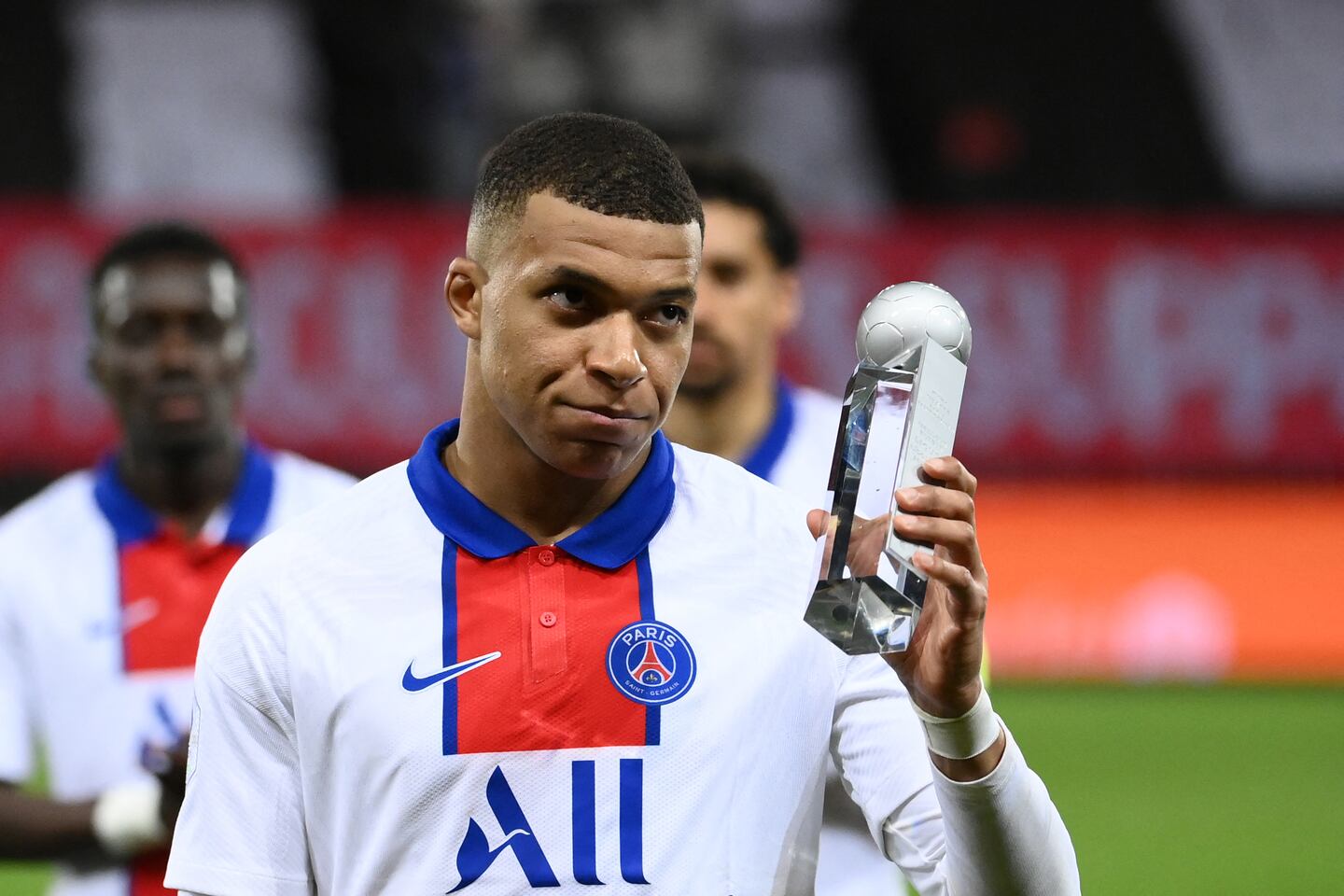 Mbappé andaría con famosa modelo transgénero | La Teja