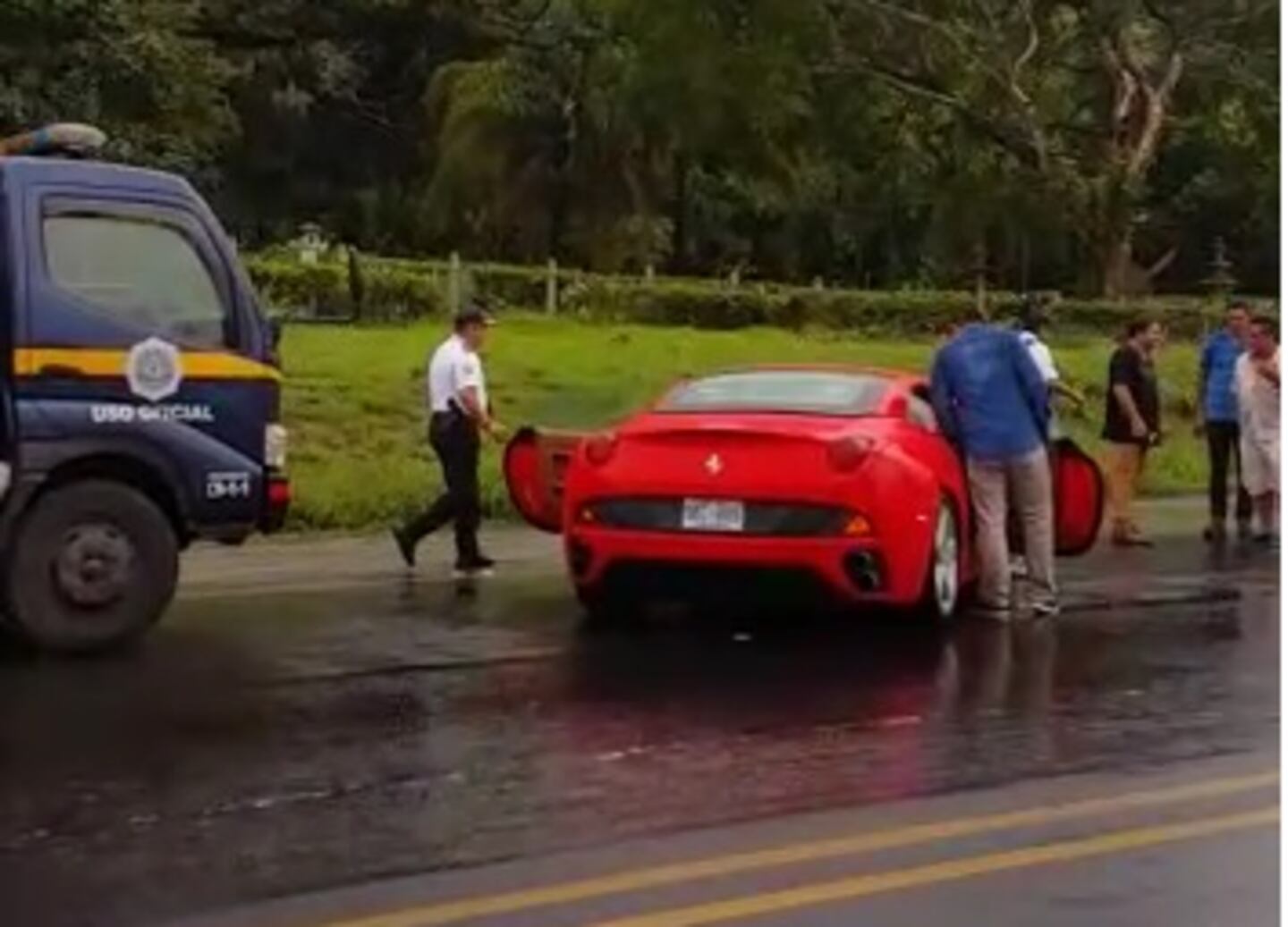(Video) Choque de Ferrari causó alboroto en Alajuela | La Teja