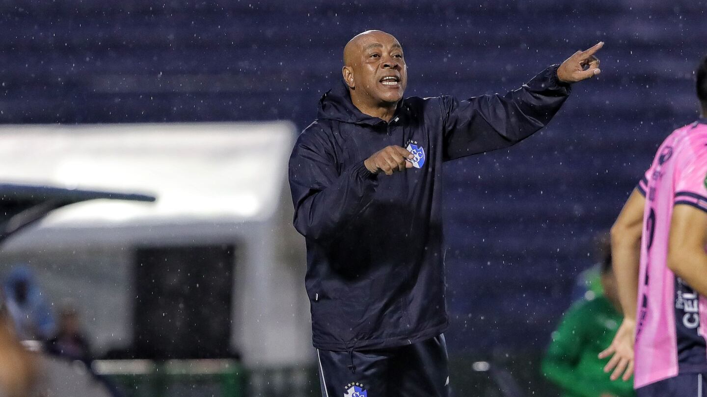 Técnico de Cartaginés, Mauricio Wright, criticó durísimo los arbitrajes ...