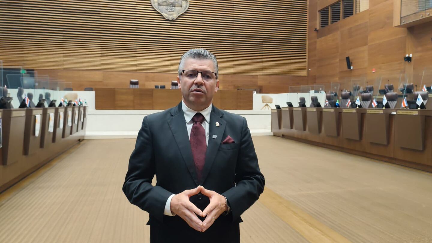 Diputado Gilbert Jiménez pide a Dios por su mamá y cuenta la difícil ...