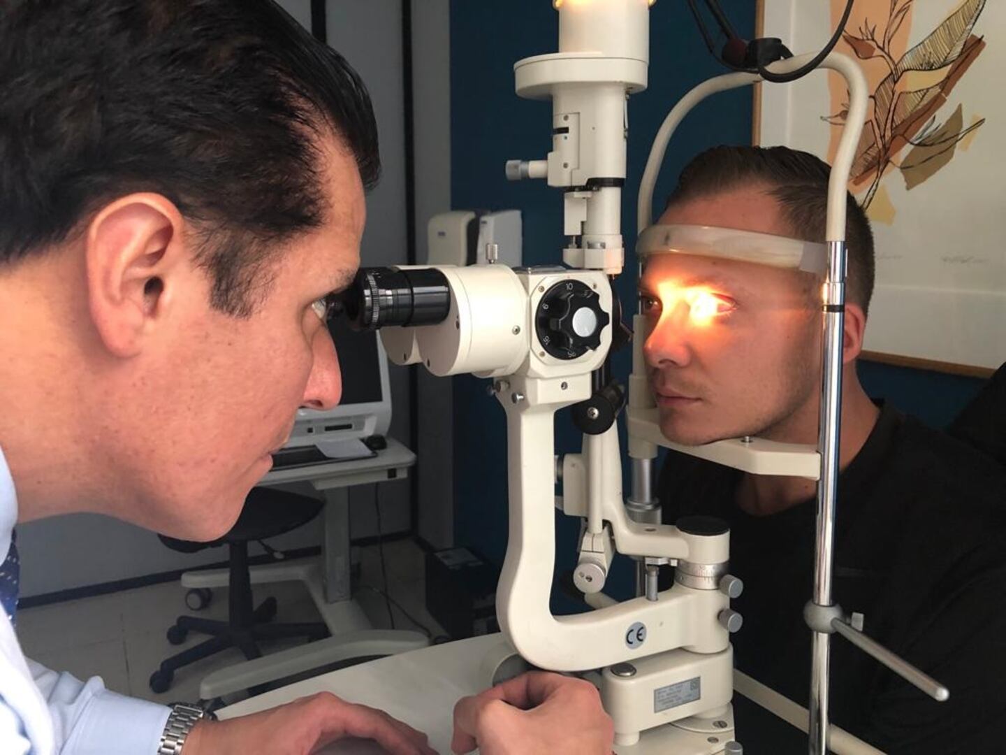 Si usted se hace los lentes en el laboratorio óptico de la CCSS, tome ...