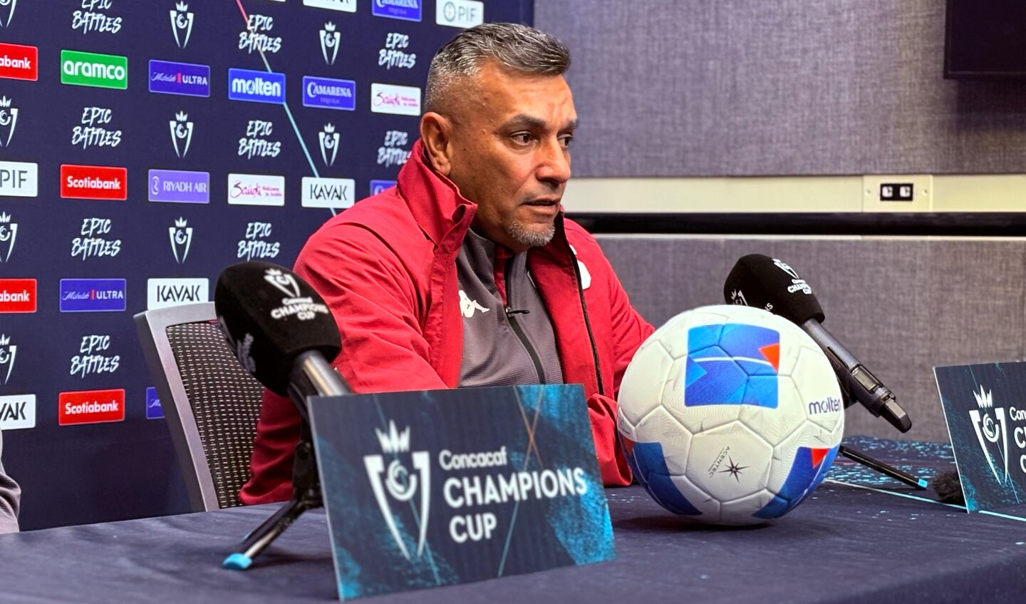 Saprissa sorprende con su once inicial ante Vancouver para tratar de ...