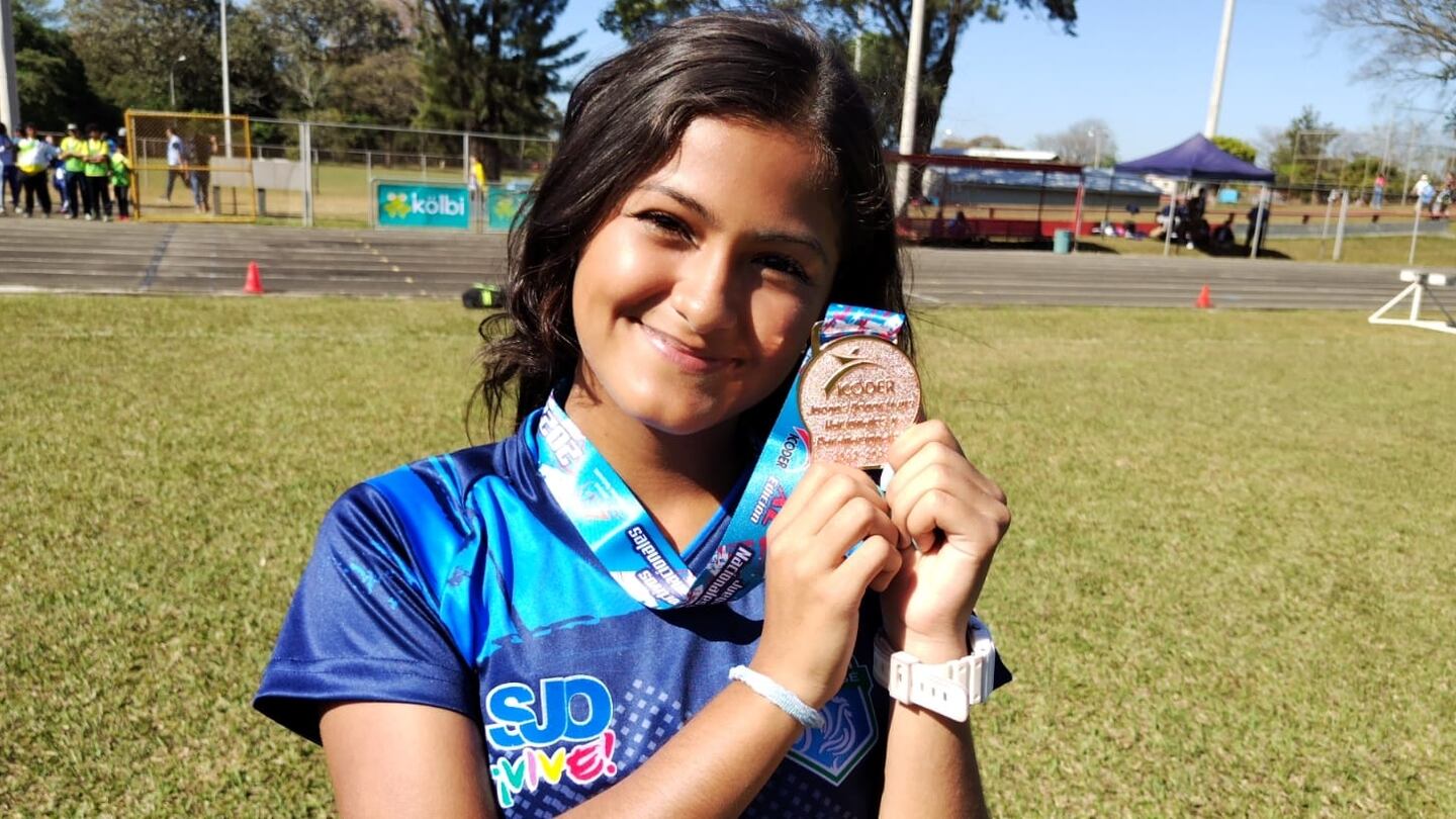 “Doña Sandra Cauffman, don Franklin Chang, esta medalla es gracias a ...