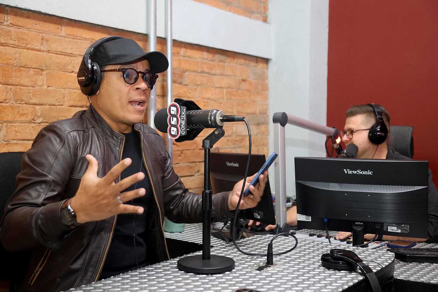 Jair Cruz incluyó a periodista con la que tuvo una bronca en su ...