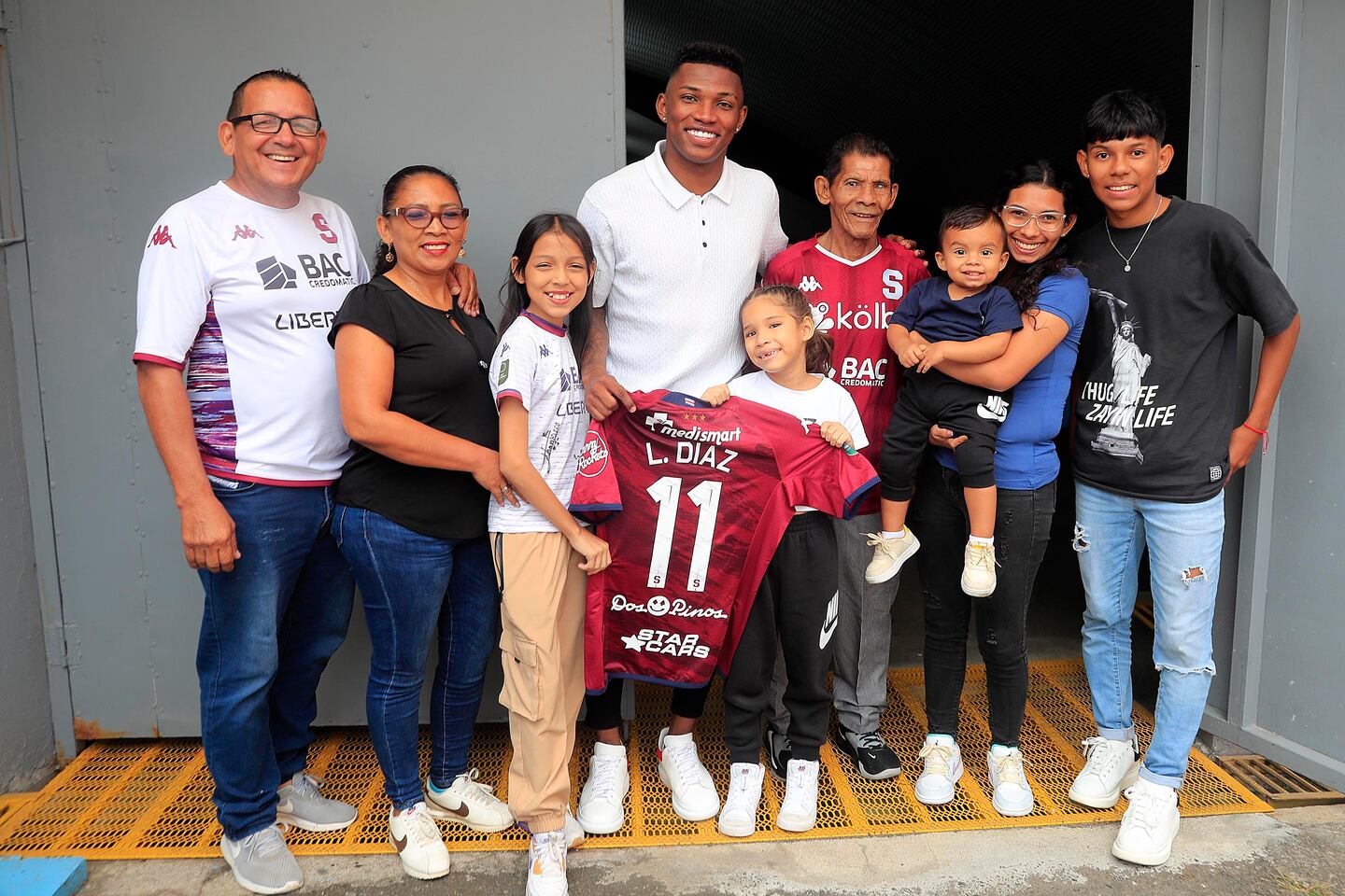 Fichar con Saprissa le permitió a Luis Díaz cumplirle a una persona ...