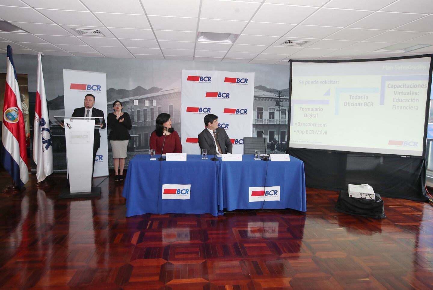 BCR anuncia plan para salvar a mil personas muy endeudadas | La Teja