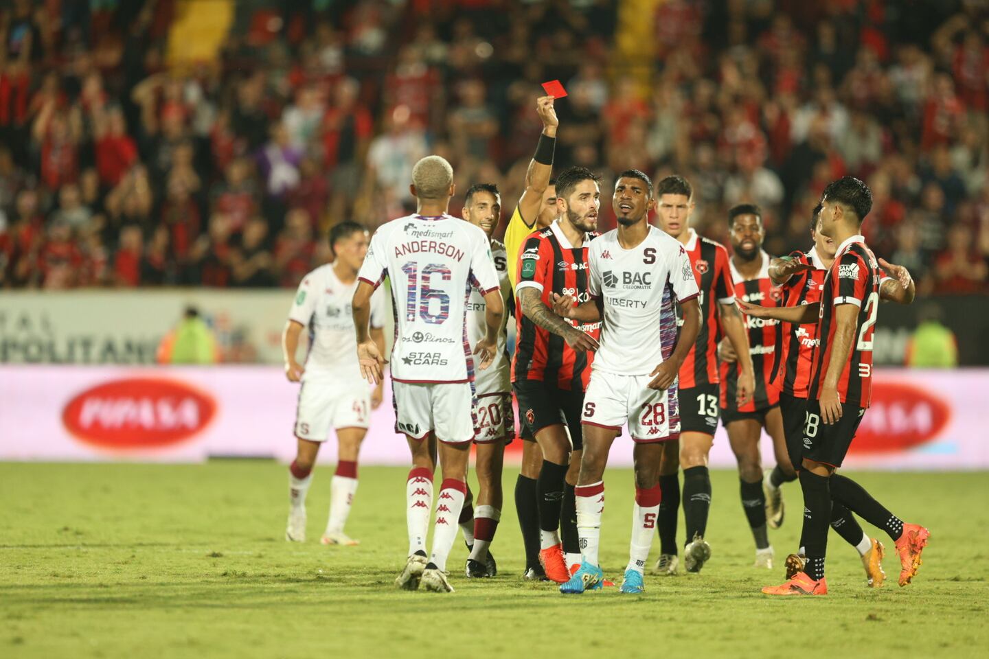 Henry Bejarano explica en pocas palabras si el árbitro actuó bien en el ...