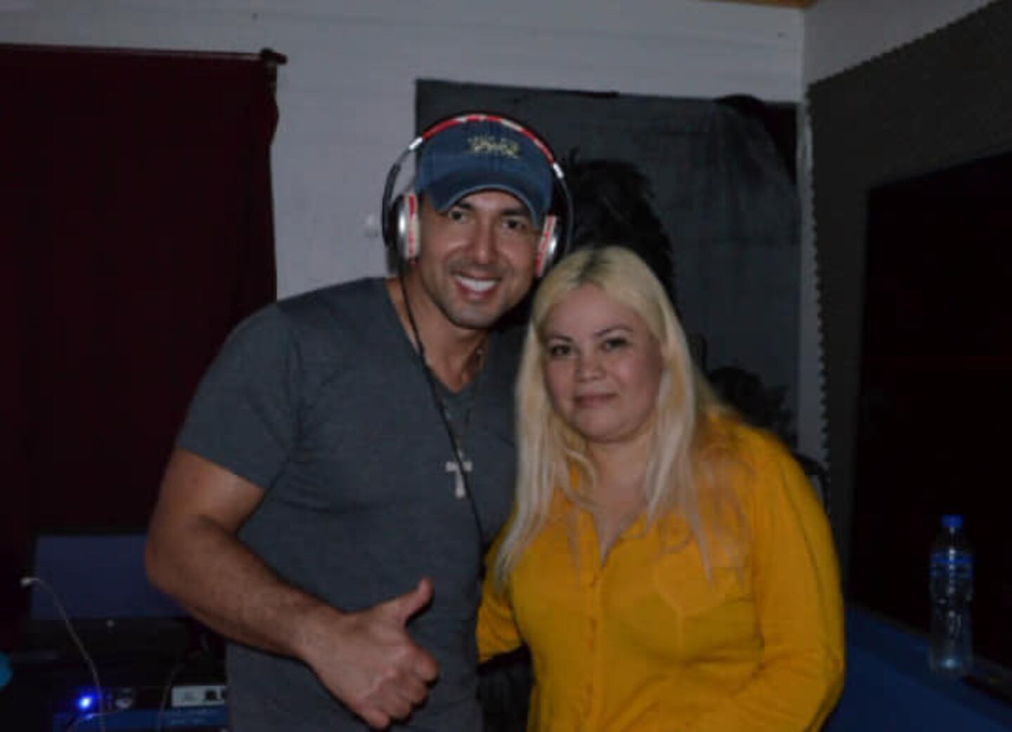 Gregory Cabrera se convirtió en el padrino de cantante tica y hasta le ...