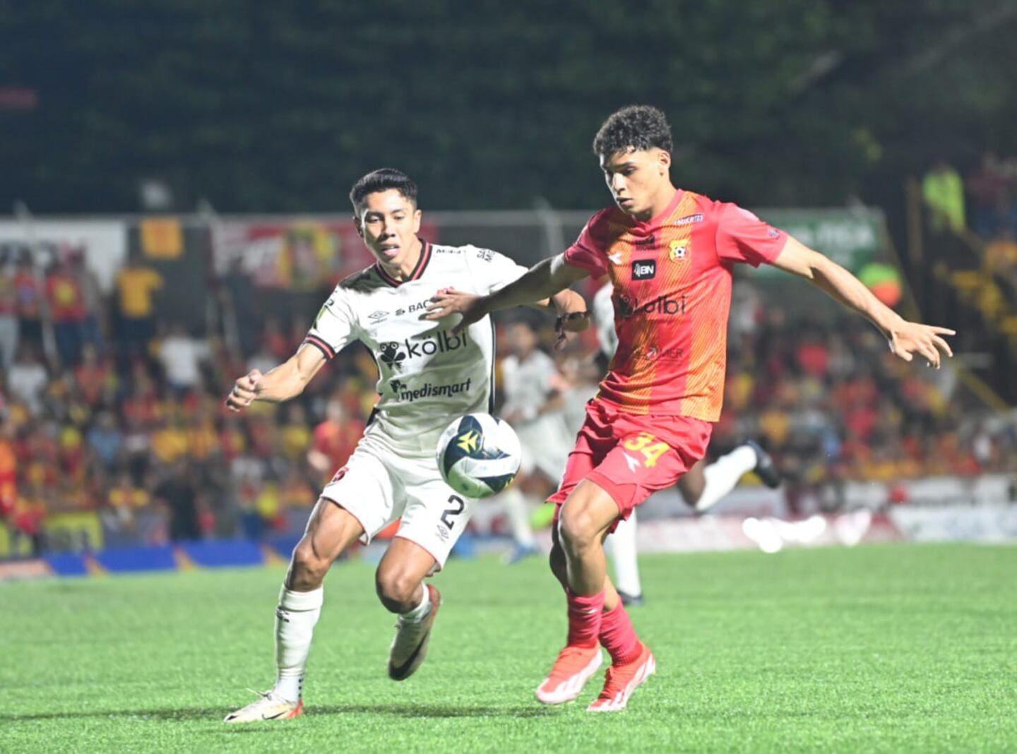Henry Bejarano revela cuál jugador de Alajuelense debió salir expulsado ...