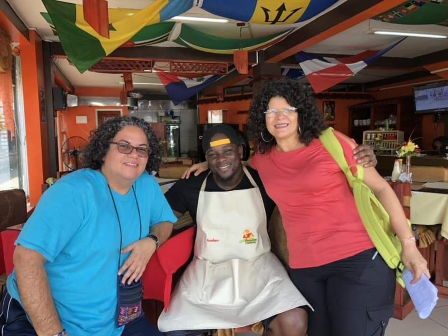 Limonense se manda sabroso y hace patí de camarón | La Teja