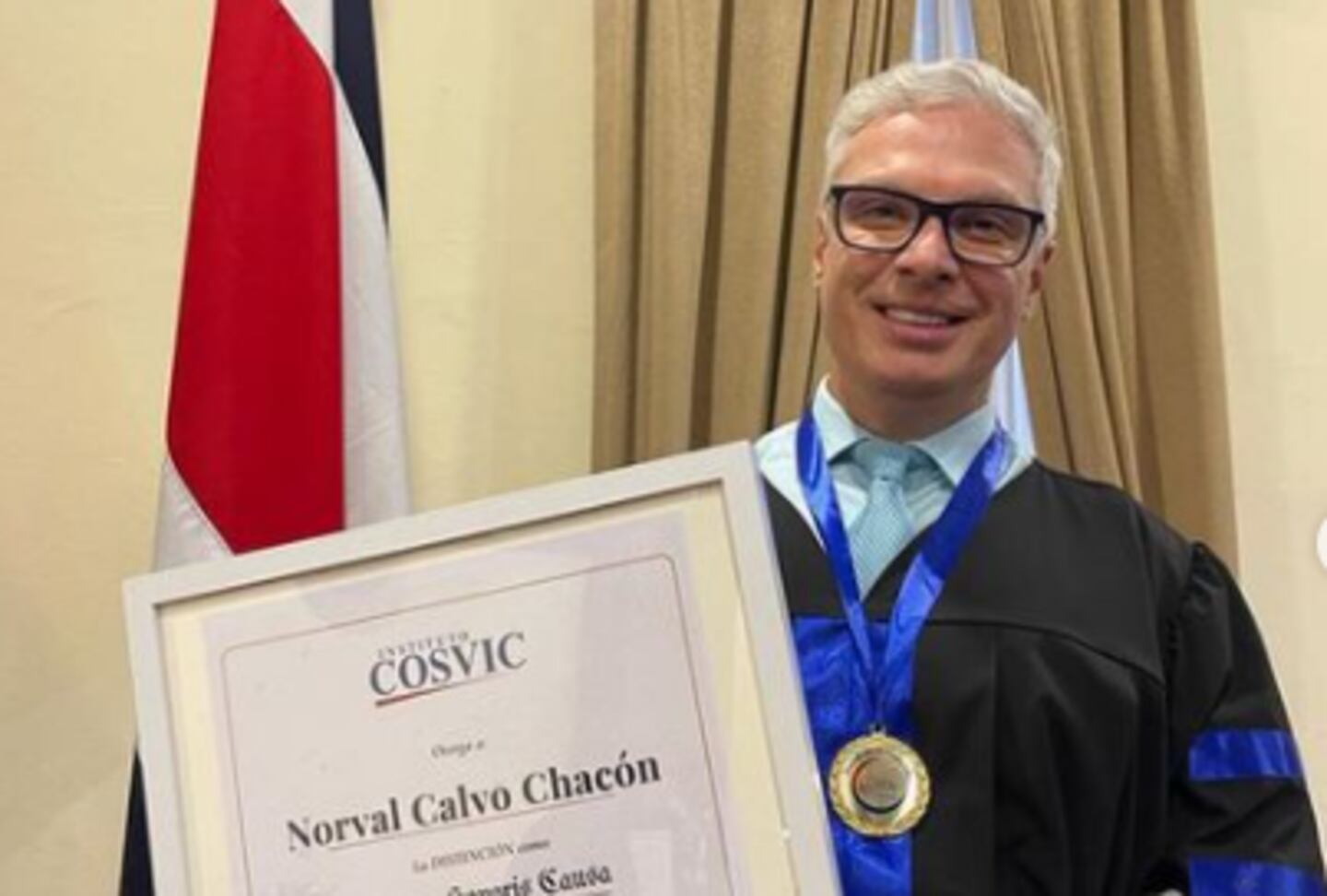 Humorista Norval Calvo recibió un reconocimiento muy especial | La Teja
