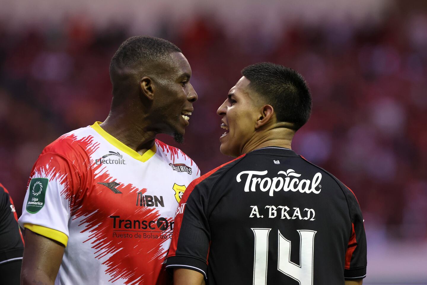 Keyner Brown se puso la capa de héroe y congeló la ofensiva de ...