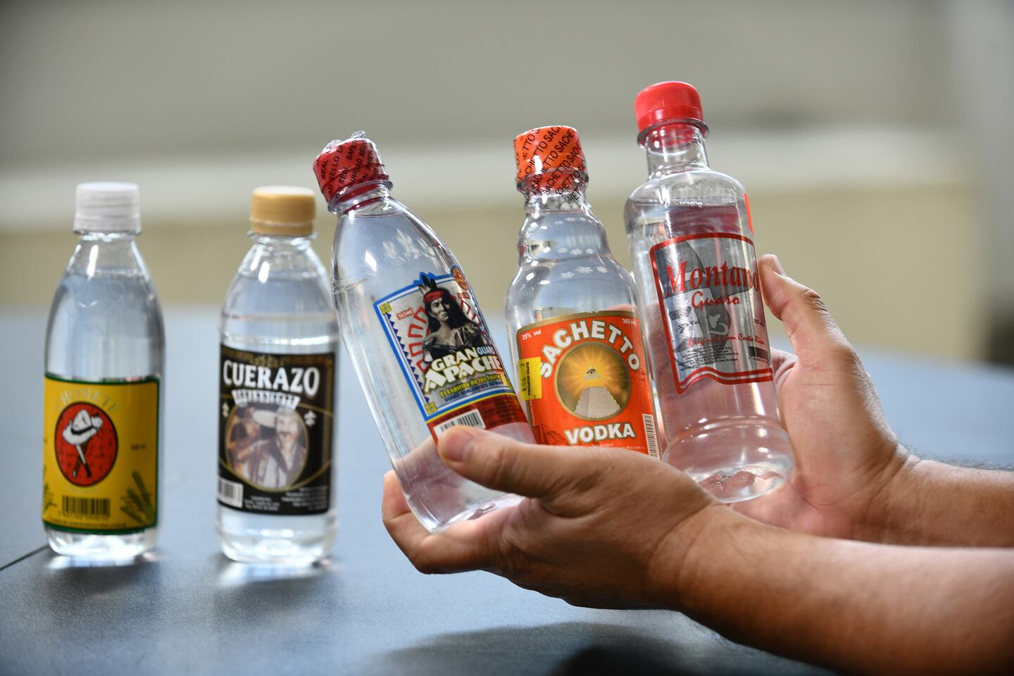 El guaro adulterado con metanol sigue llevando dolor a las familias ...