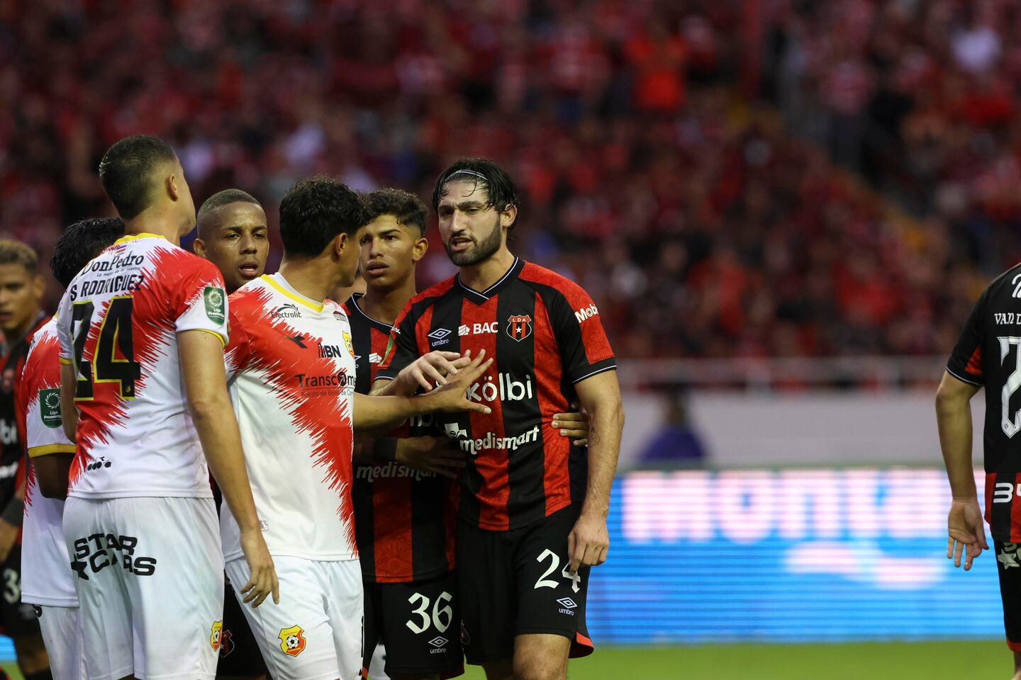 Aarón Salazar da un mensaje, lleno de dolor, a la afición de Aajuelense ...