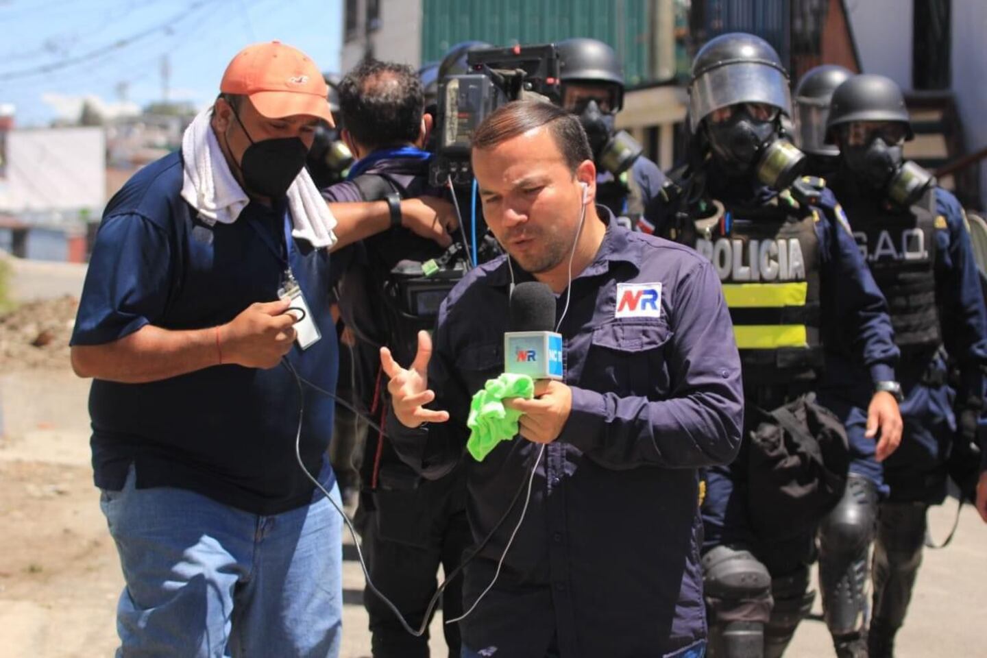 Roberto Brenes, periodista de Repretel, se alista para cubrir la guerra en un viaje tan ...