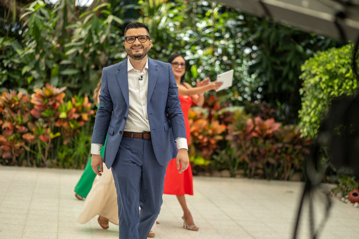 Periodista Daniel Céspedes cumplió su palabra y pagó apuesta por culpa ...