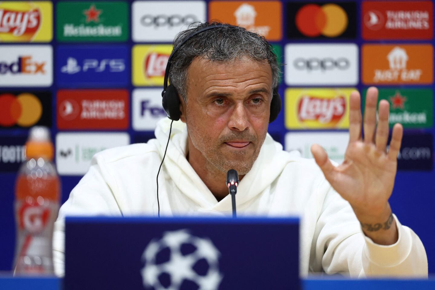 Luis Enrique, técnico del PSG, está dispuesto a que le rebajen la mitad del salario por esta ...