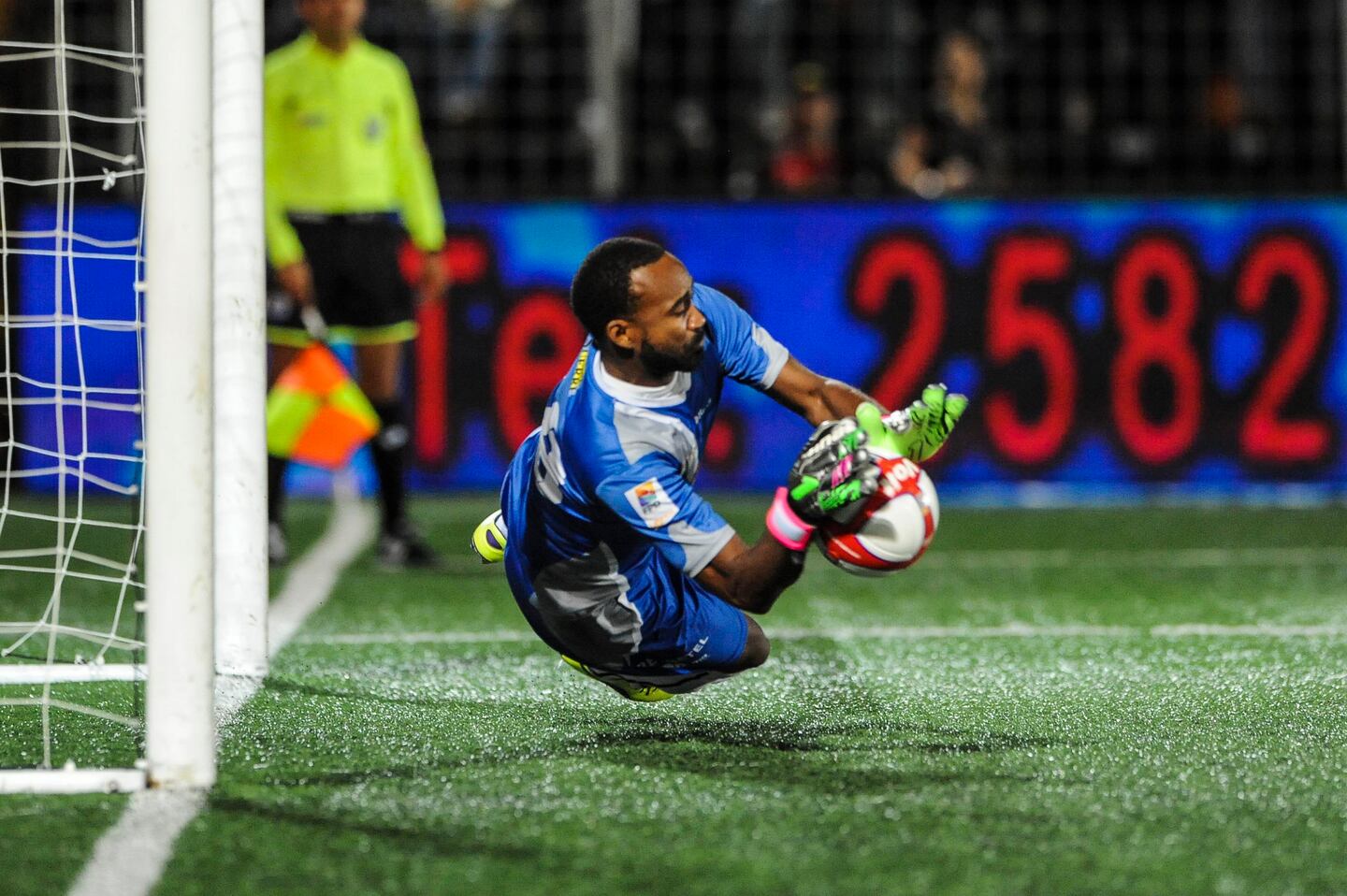 Dexter Lewis jugó un partidazo en la victoria de Limón FC ante ...