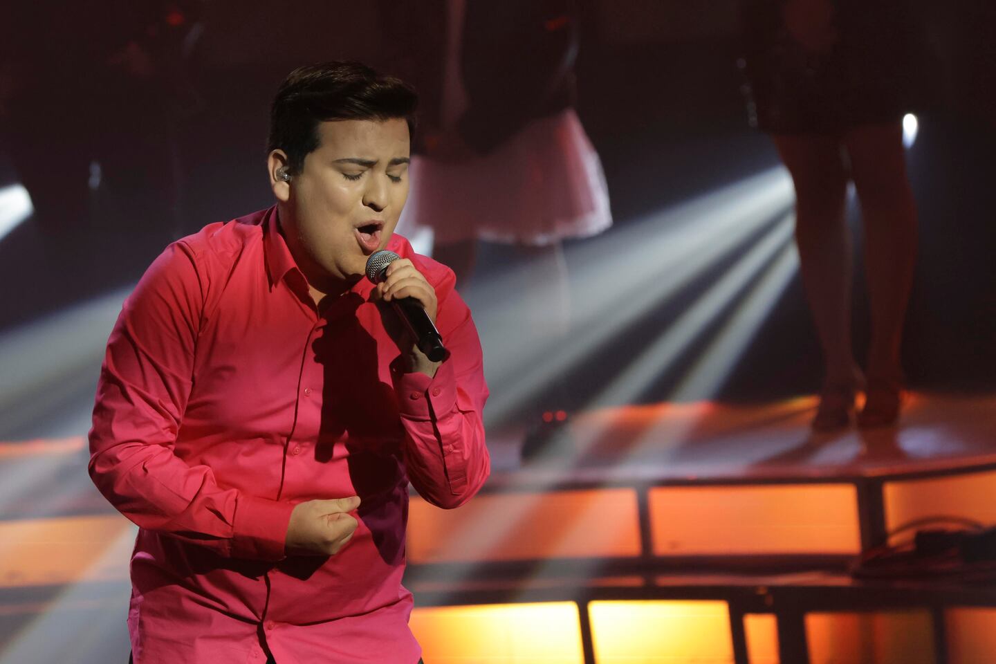 James Angulo, de Nace una estrella, celebra un paso más en su carrera ...