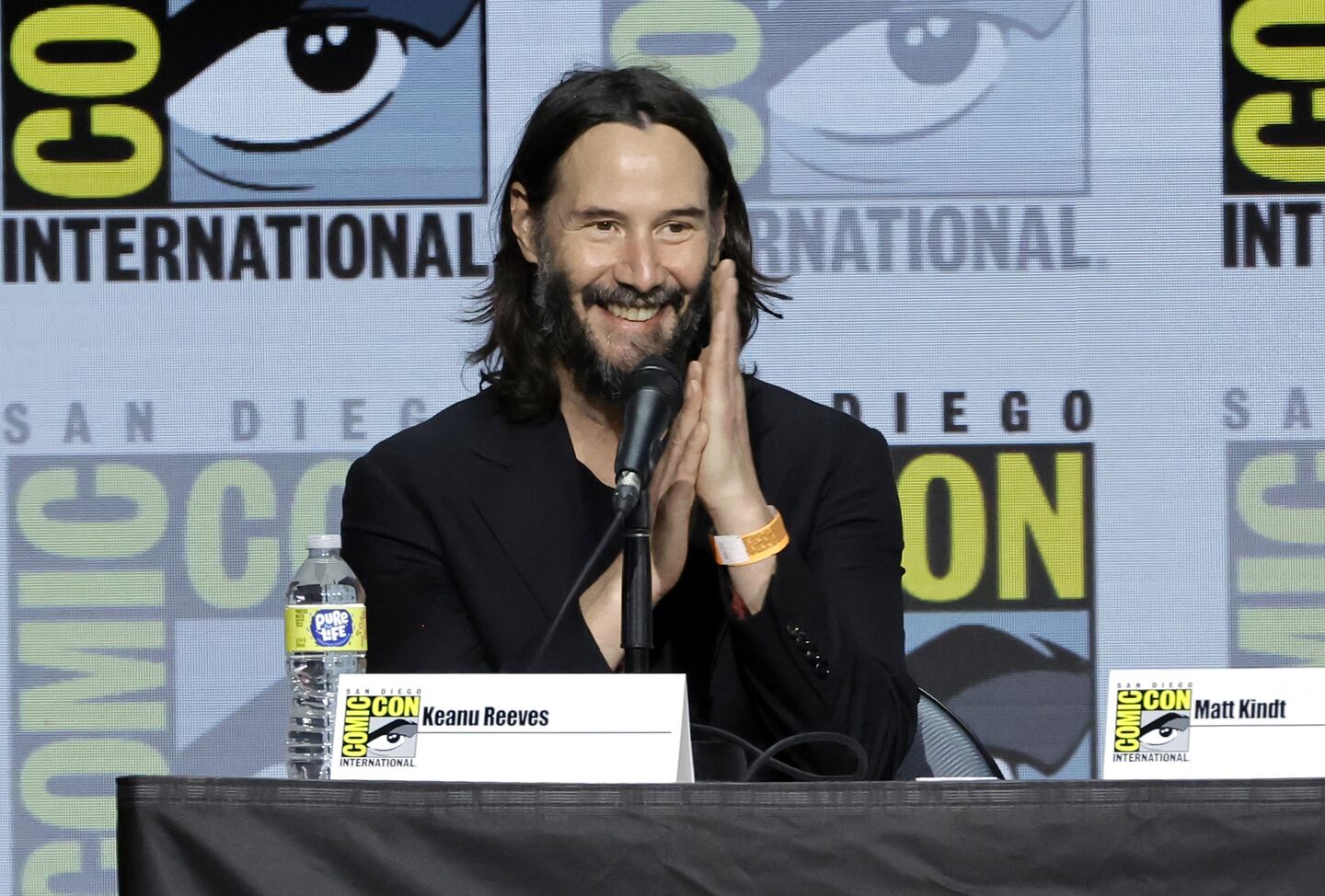 ¡Detallazo! Keanu Reeves sorprende a recién casados | La Teja