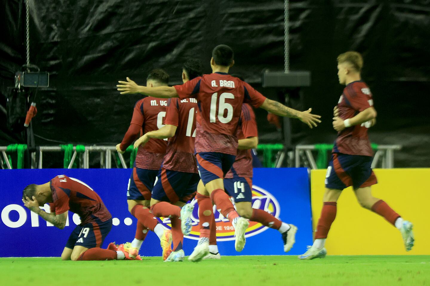 Kenneth Vargas rompió en llanto tras anotar gol con la Sele ¡Esta sería ...