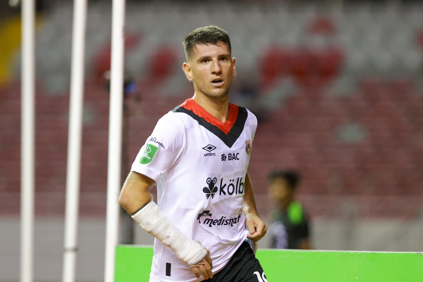 Alberto Toril, delantero español de la Liga, debutó con dos goles y ...