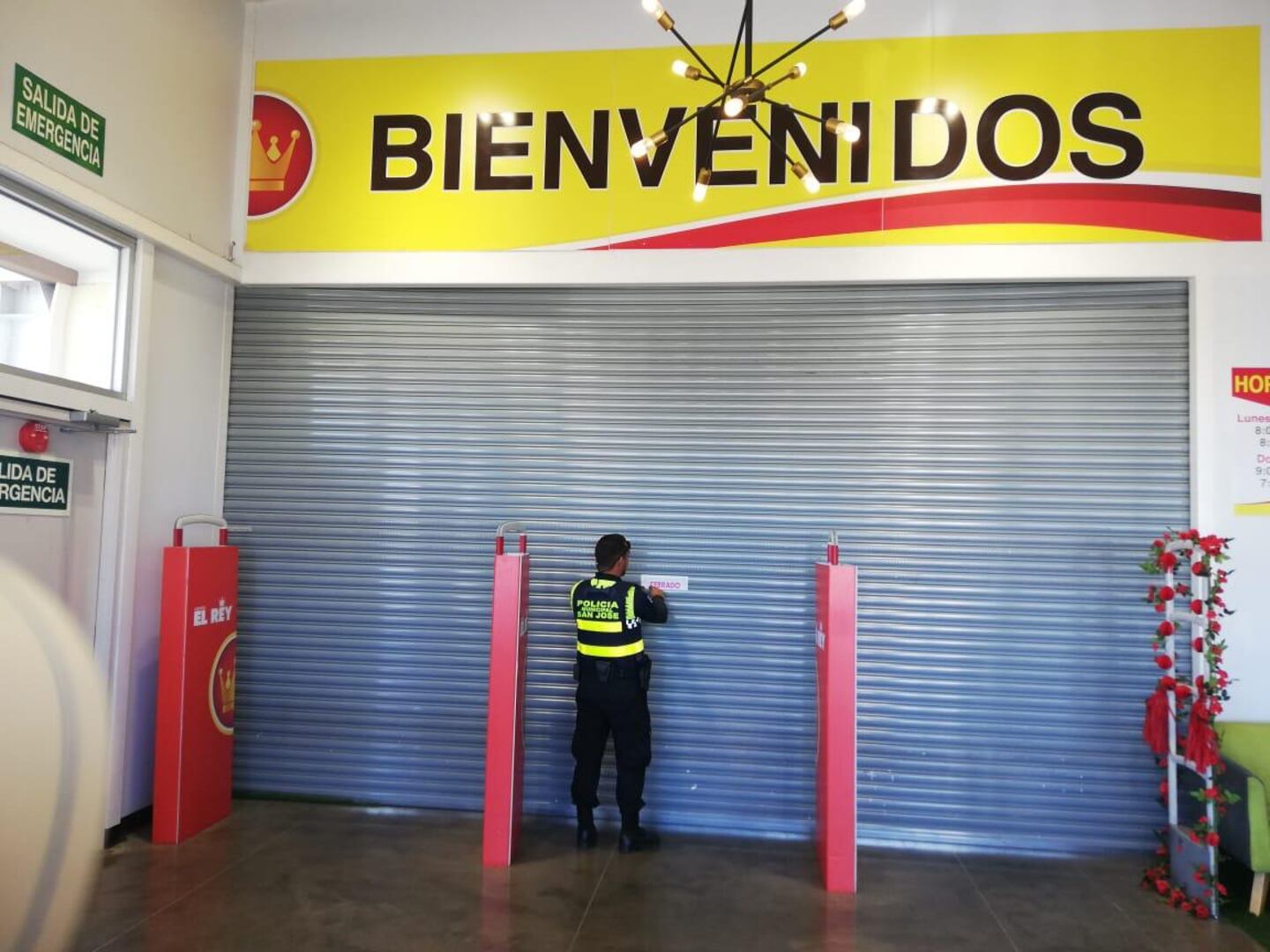 Cierran almacenes El Rey de Zapote por venta ilegal de pólvora | La Teja