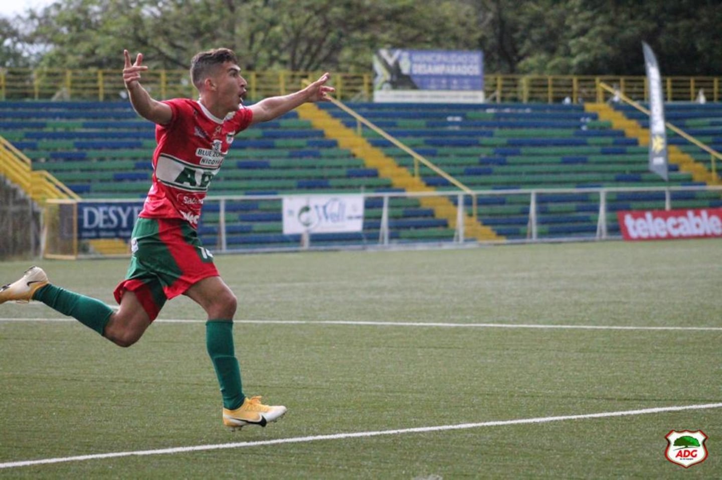 Joseph Bolaños mandó a segunda, de un golazo, al equipo que lo ascendió ...