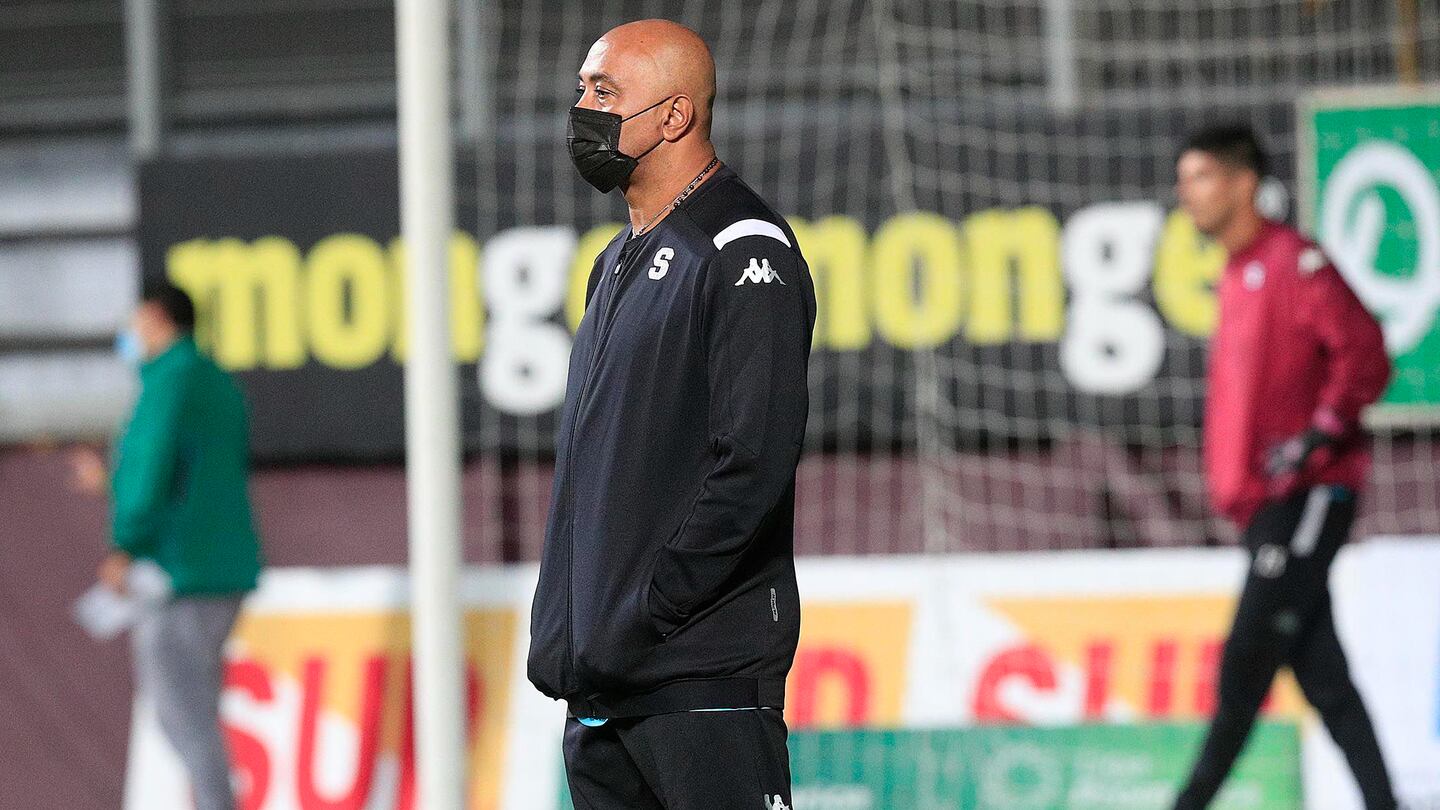 Técnico Mauricio Wright está hospitalizado por covid-19 | La Teja