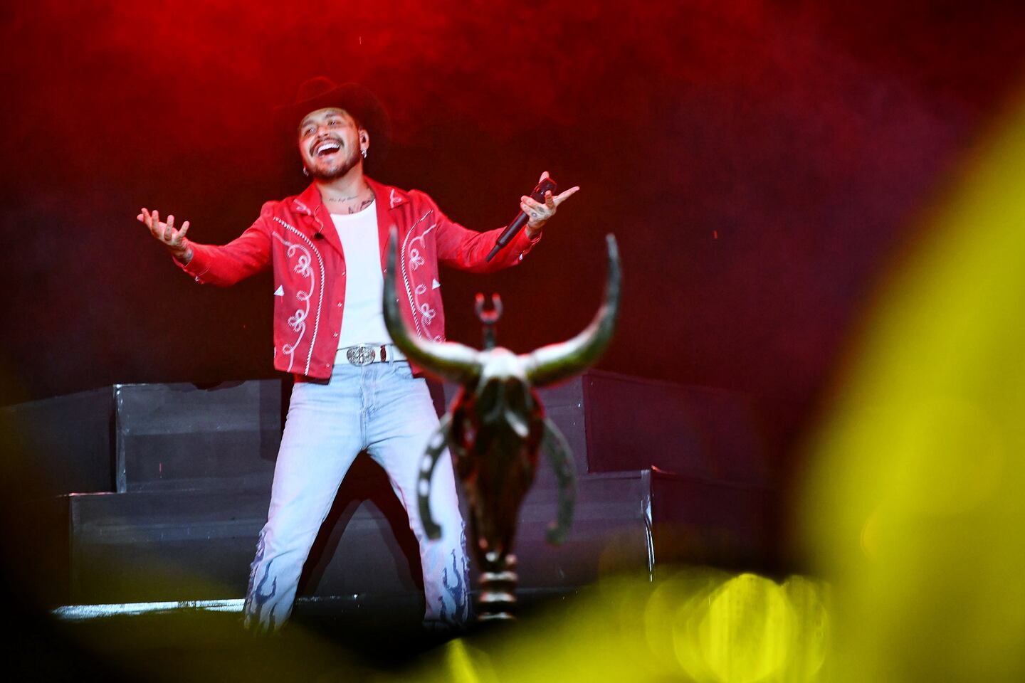 Canciones de Christian Nodal y Carin León serán interpretadas por el ...