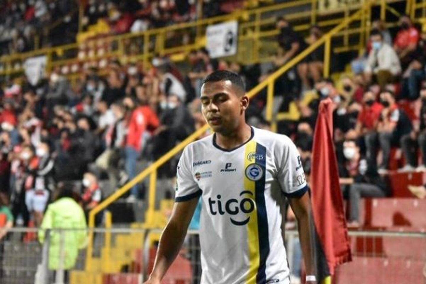 Defensor Jorkaeff Azofeifa fue llamado a la Sele ante caso positivo de ...