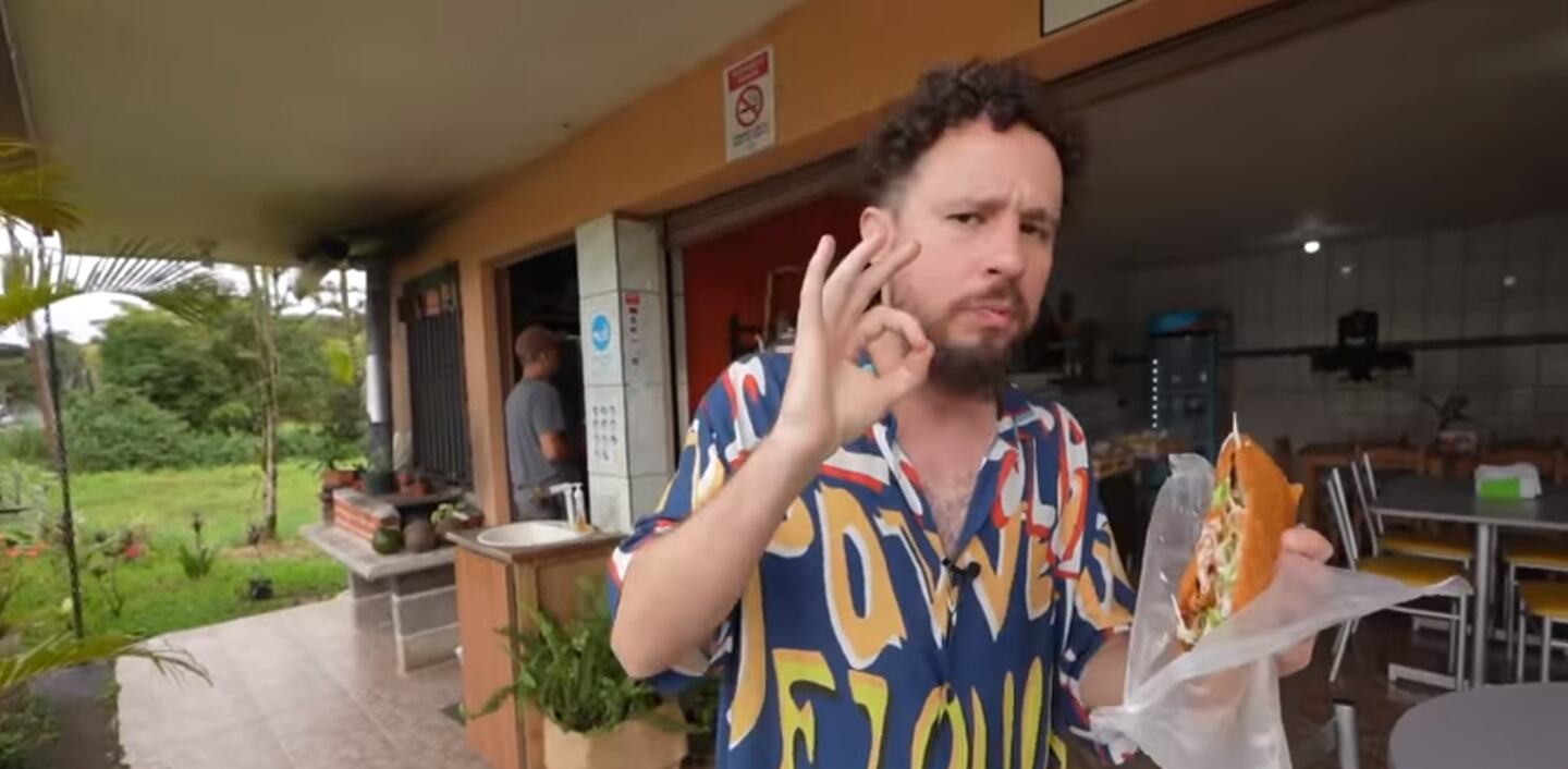 Luisito Comunica fue esposado y amenazado con una macana por una ...