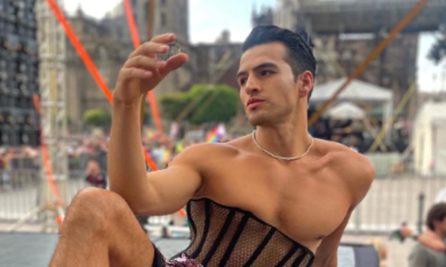 Ojo al atuendo que lució un actor tico en el Desfile del orgullo en ...