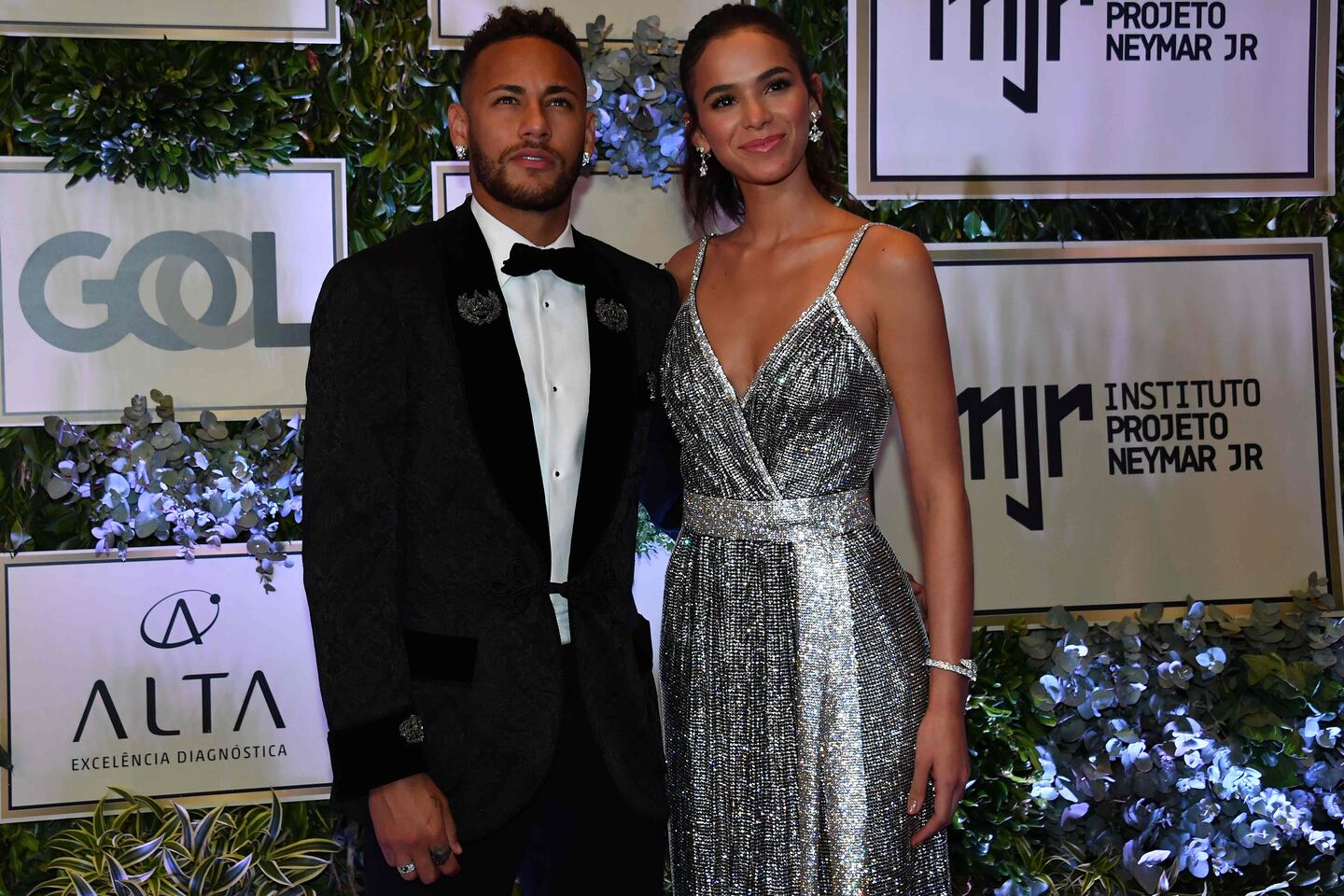 ¡Una pareja moderna! Novia de Neymar lo deja serle infiel solo si ...