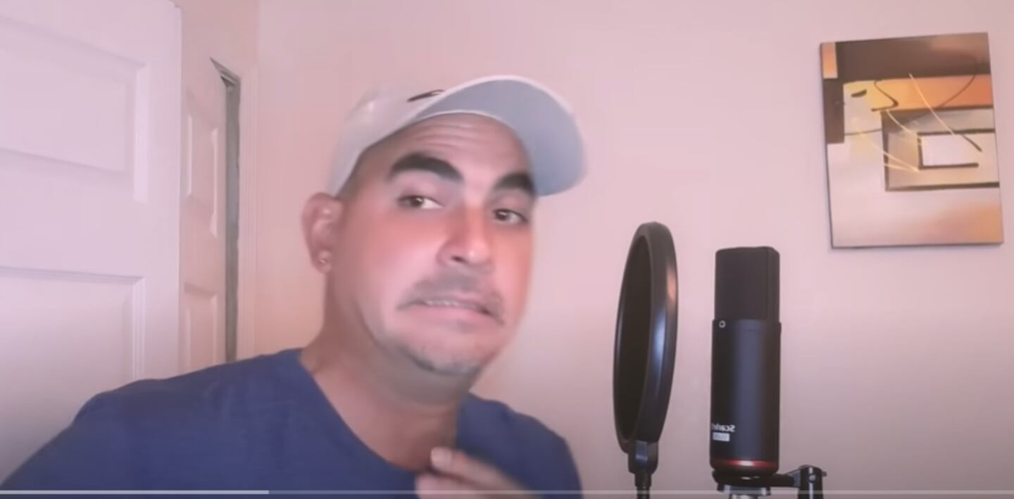 Video: Yaco lanzó su tradicional pieza Año viejo y no dejó títere con ...